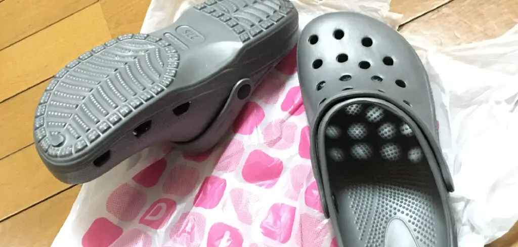 How to Stretch Crocs Out - 10 Easy Steps (2023)